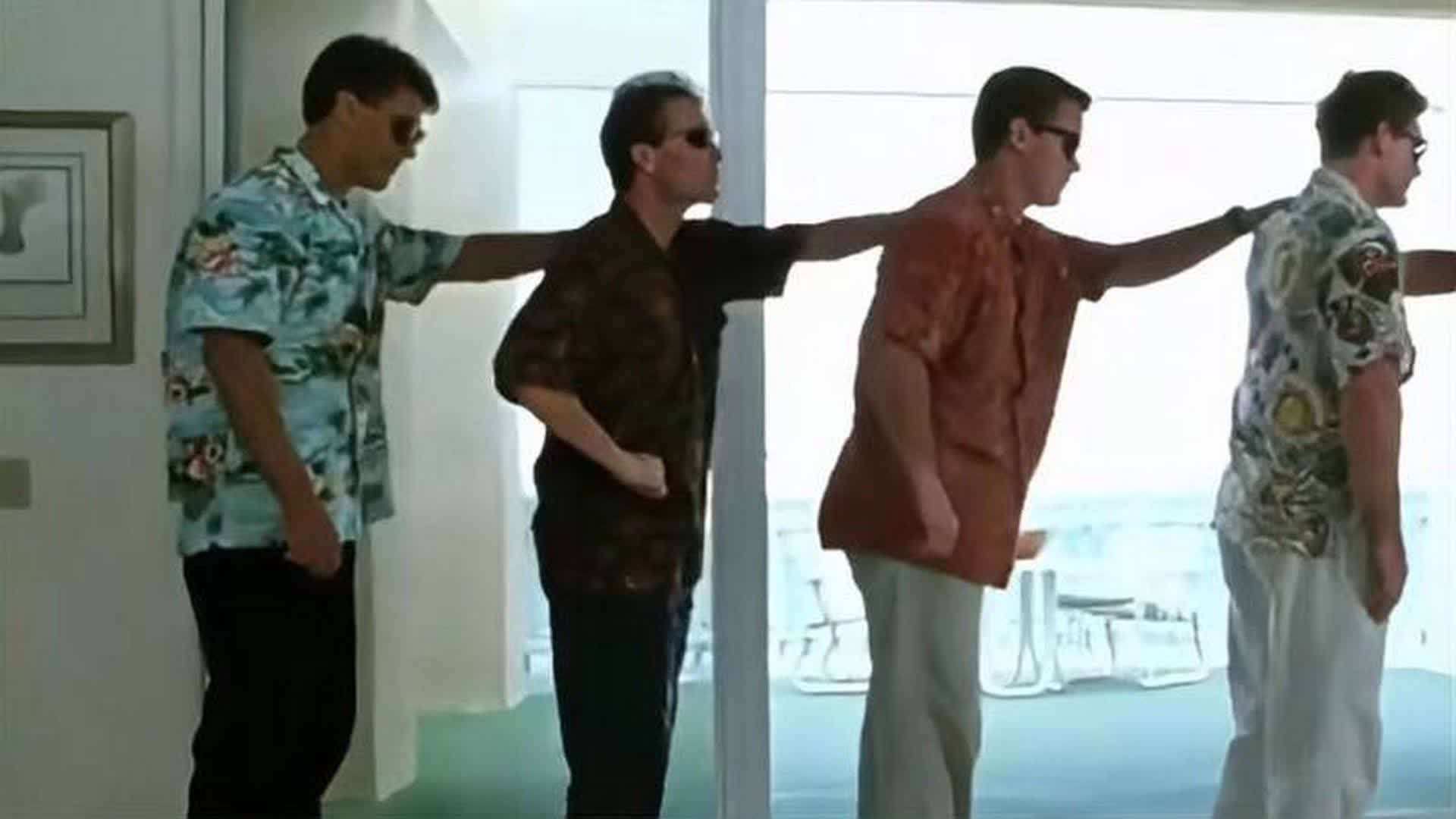 速递:管家给少爷找了几个保镖,谁想管家太憨,找了几个盲人