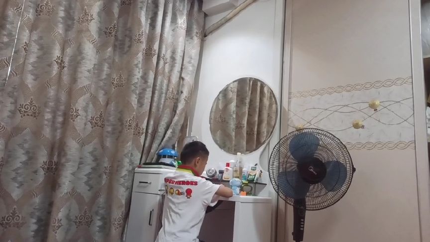 你以为看到他在认真写作业,那就错了,眼睛看到都不是事实,惊喜