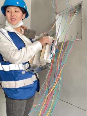 ...得劲儿,这线太小了很考验技术#记录工地生活 #水电小师傅 #家用电器
