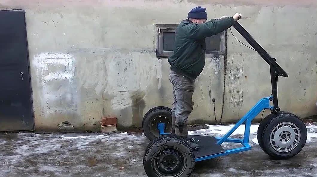 战斗民族的大叔自制人力三轮车,这技术我服了,真是高手在民间!