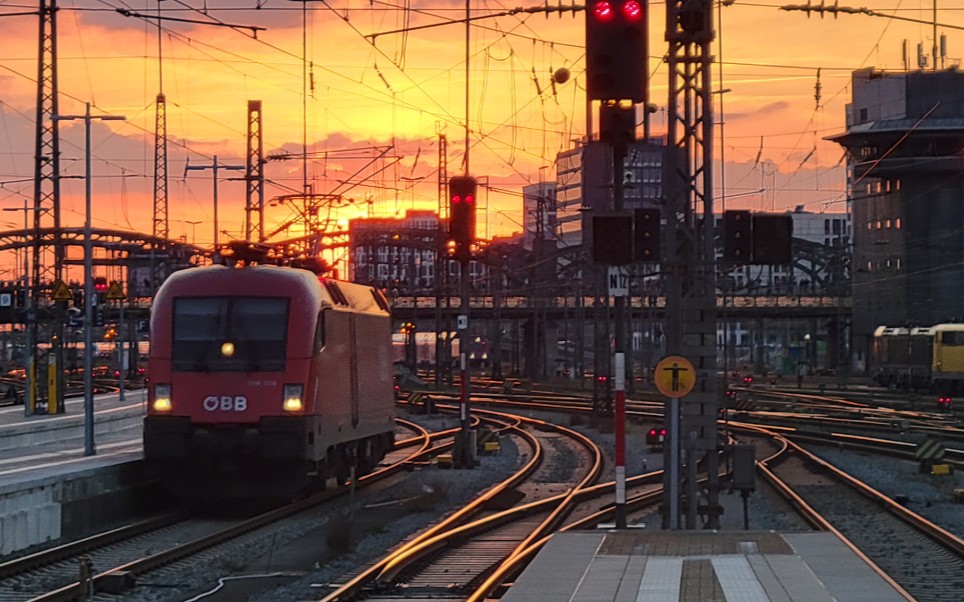 ...的vvvf福利】慕尼黑总站傍晚随拍 内含ICE4 ES64U2 ES64U4 BR101