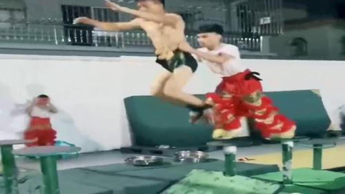 台上一分钟,台下十年功,这就是舞狮平常的训练