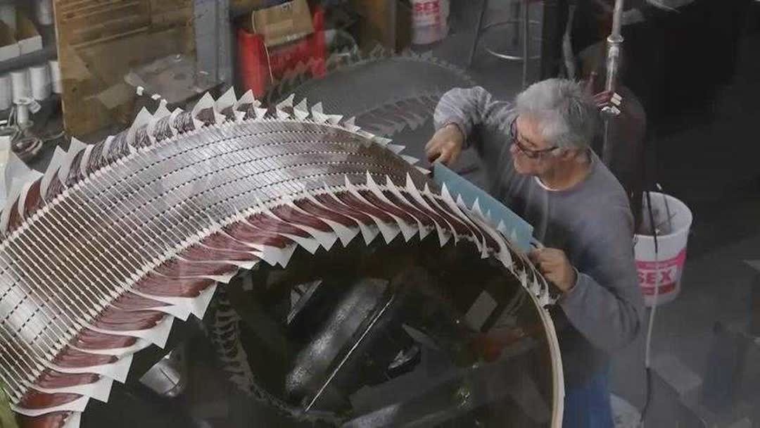 让你开眼界:特大发动机怎样来绕线