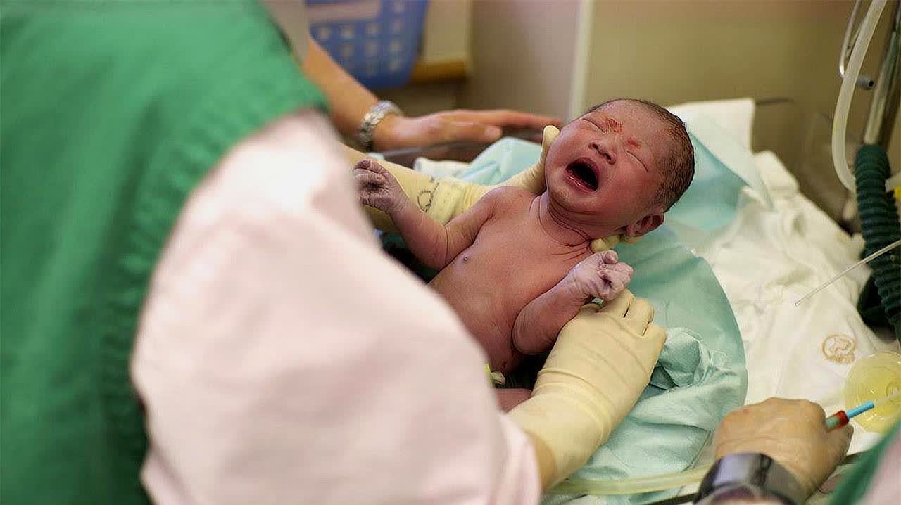 新生儿刚出生,据说体重如果是这个数,可能会是个聪明娃