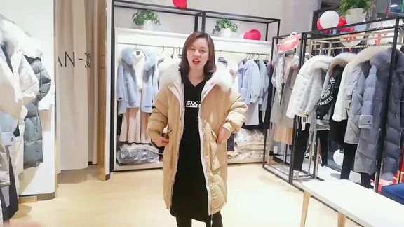 面料超级柔软的一款羽绒服