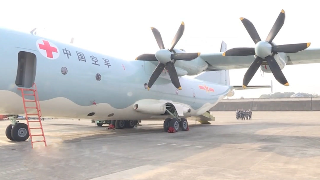 中国空军列装新机型 专业医疗救护飞机首次亮相
