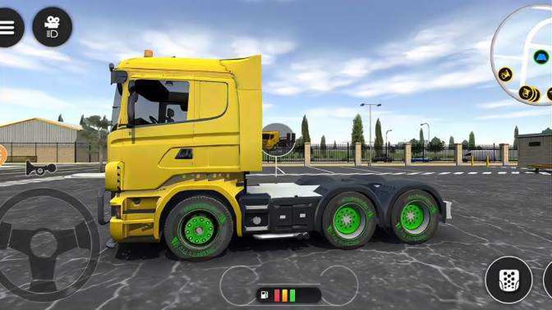 模拟驾驶:小冯给对卡车进行改装,加强了车头保险杠,安全感十足