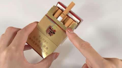 辨别真假香烟真简单,烟厂员工教我,搓一下这里,再也不怕买假烟