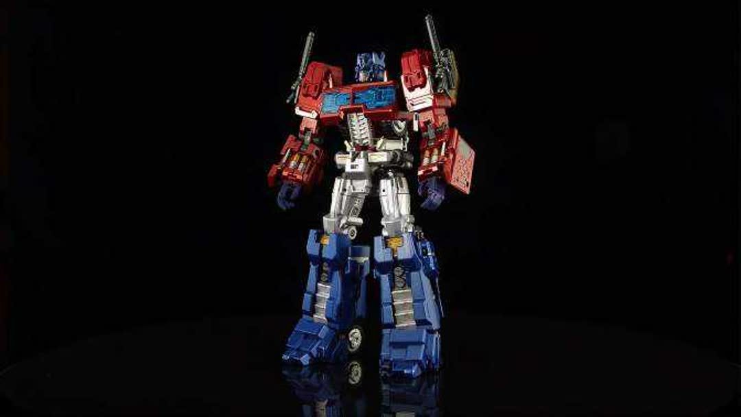 定格动画展示漫画版擎天柱变形