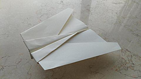 飞得远, 飞行线路诡异的平头纸飞机, 简单易折