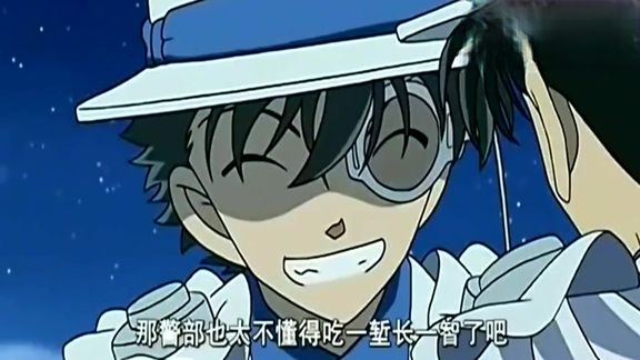 名侦探柯南:基德逃过了老丈人却被柯南逮着,看到他摸鞋基德吓坏