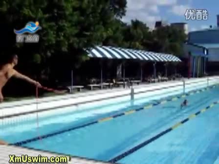 激流救生 抛绳救生 救者收绳动作 男子