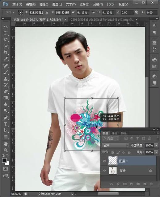 ...先保存一下人物(psd格式)-拖入图案(调整大小)-滤镜-扭曲-置换-打开...