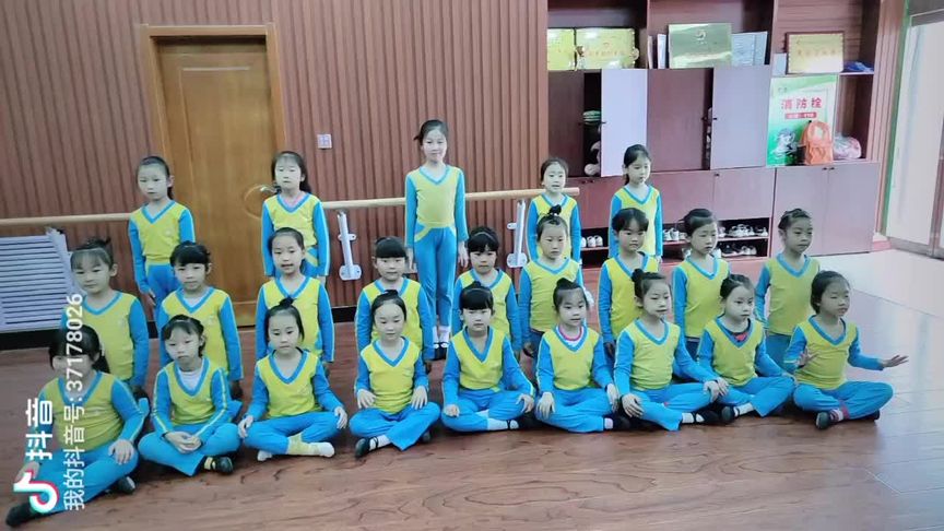 #踏浪 #手势舞 好听没忍住,嗨起来～ߘ�#一群小可爱