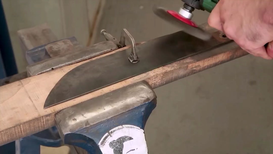 使用白钢全手工制作一把厨刀,固化木制作刀柄非常漂亮