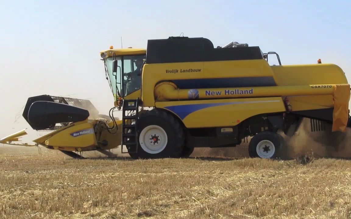 小麦脱粒-纽荷兰CSX 7070 联合收割机搭配质量检测系统-New Holland ...