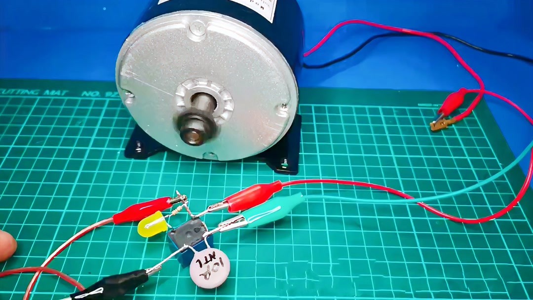 LED灯闪烁电路板焊接教程