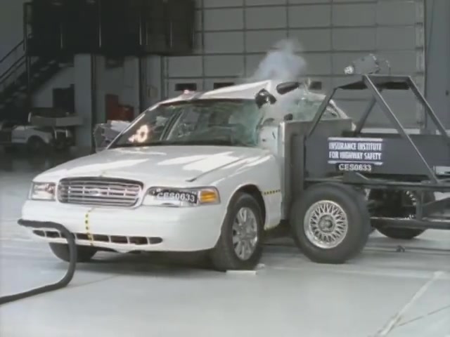 【福特维多利亚皇冠】2007款FCV IIHS碰撞测试