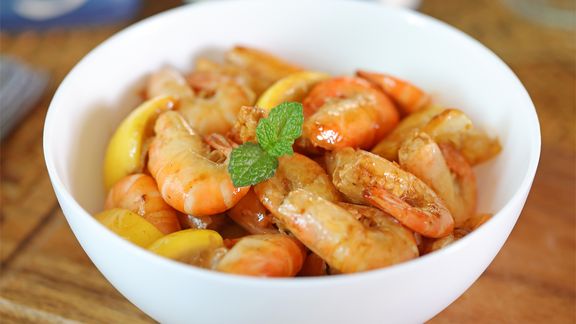 开胃柠檬虾这样做,多少都不够吃,酸爽可口,简单易学