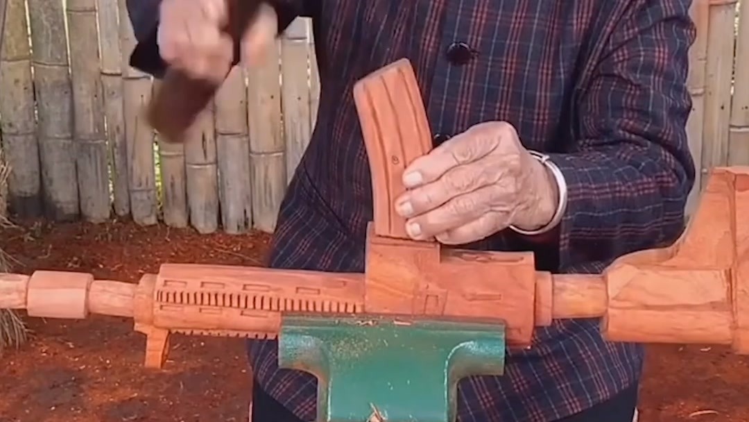 不就是玩具枪吗,我奶奶用木头制作出M416,不比你买的差