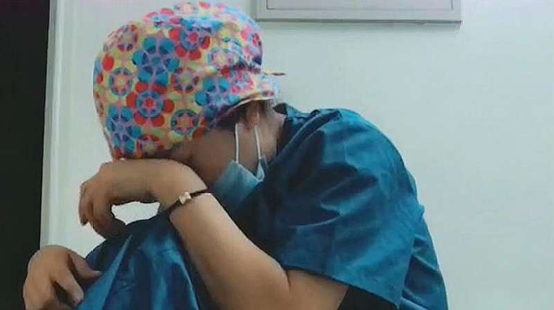 练了无数遍的抢救流程,真正遇到的时候只是慌张,好无助啊!