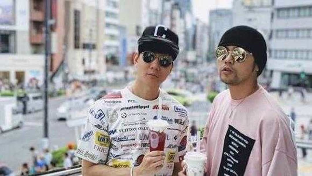 Reaction:周杰伦林俊杰合唱《稻香》,周董一个举动超宠粉,太甜