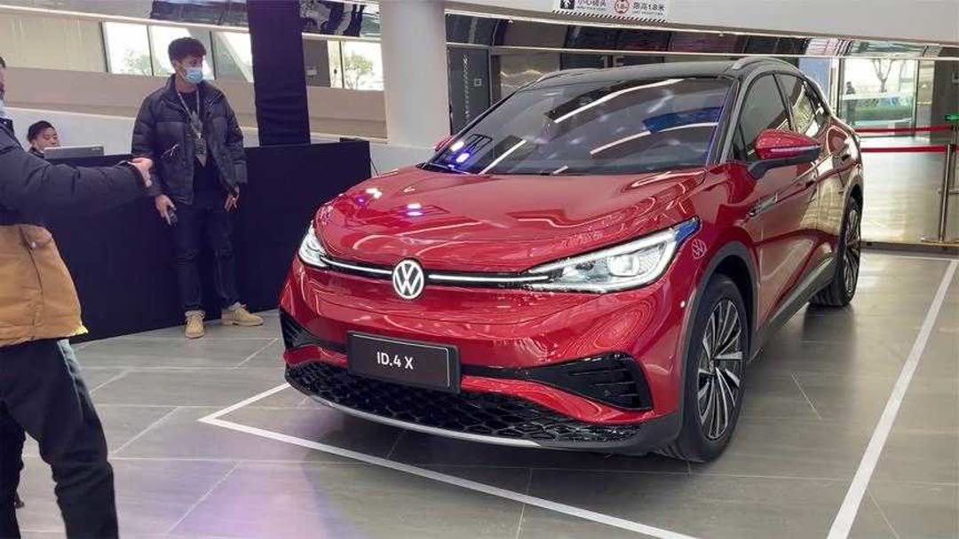 上汽大众ID.4X 前灯与尾灯同样采用贯穿式设计