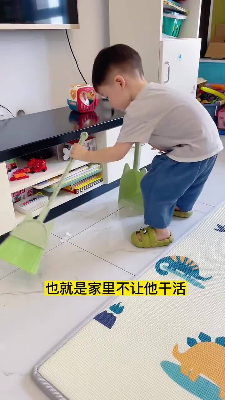 每次扫地宝宝都要抢扫把,果断入手了这套扫把簸箕套装