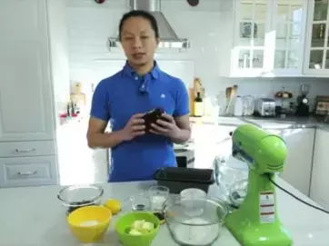 最简单做蛋糕的方法 微波炉简易蛋糕的做法 奶油怎么做