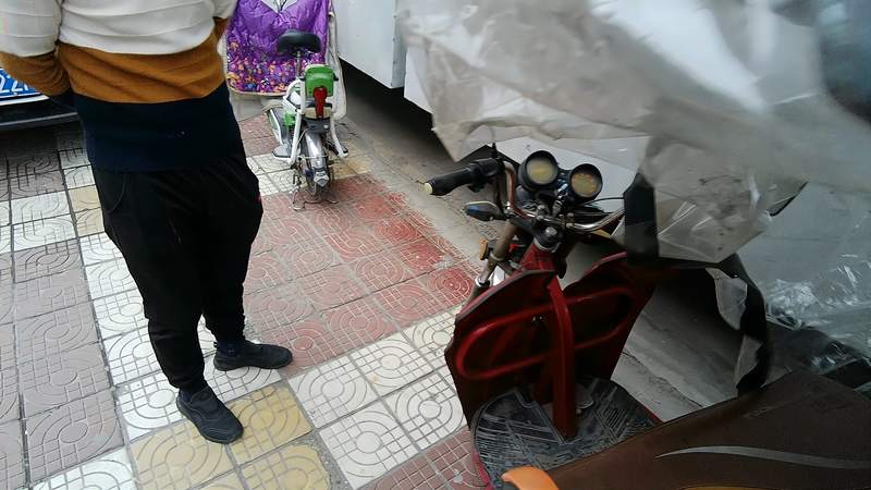 上门去维修,处理一个电路小故障,万用表却忘带了