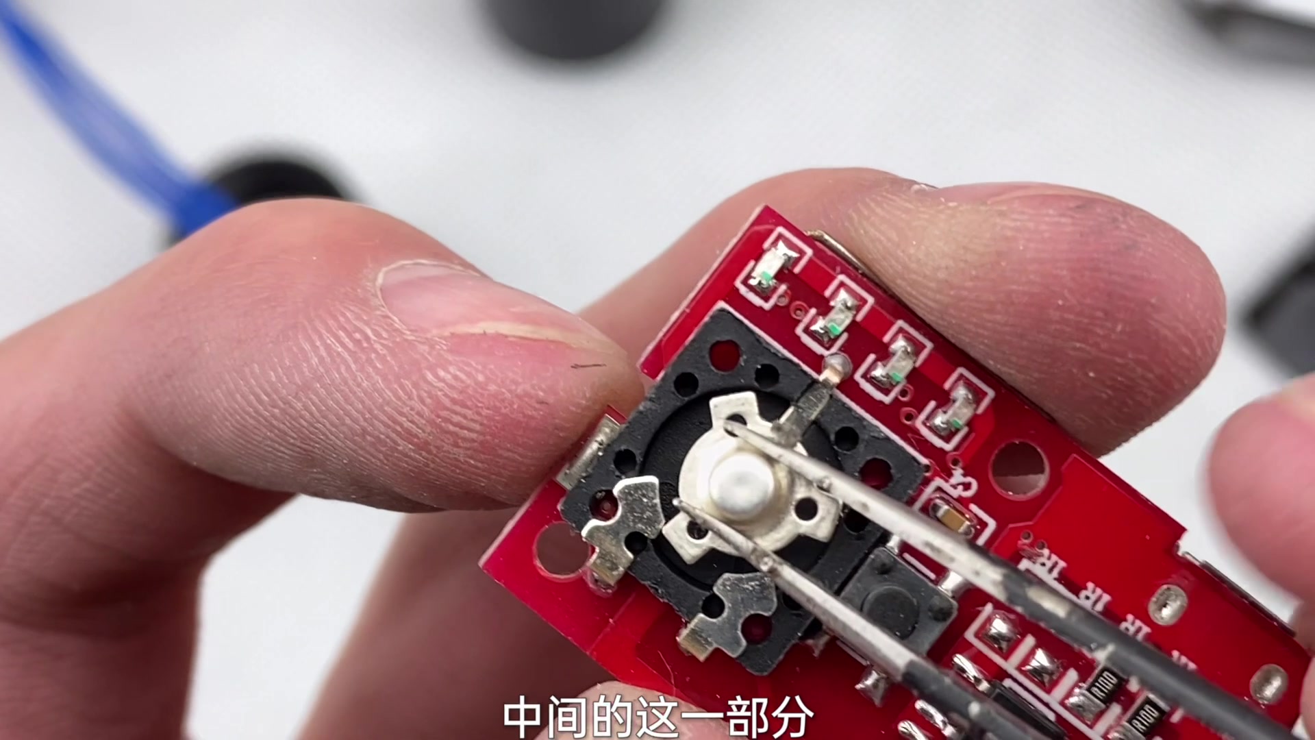 修个强光手电,开关结构有什么特别之处?这次频繁翻车