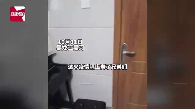 体育生被隔离到琴房,好奇讲解三个钢琴踏板引爆笑:油门离合刹车
