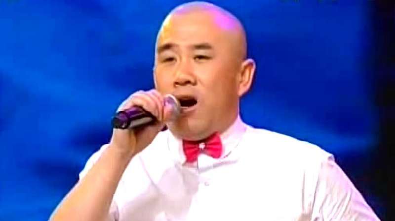二人转演员模仿能力真强啊,模仿说来就来,太好玩了