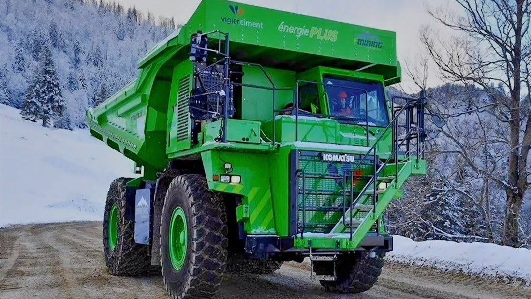 永不充电的电动卡车,能上百吨货,工作完电还是满满的!