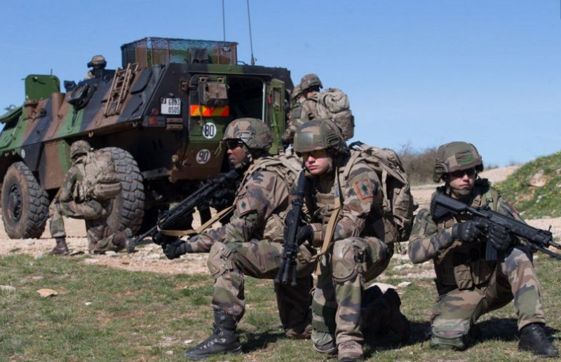 如何操作一把突击步枪?实枪战术演示步枪操作动作