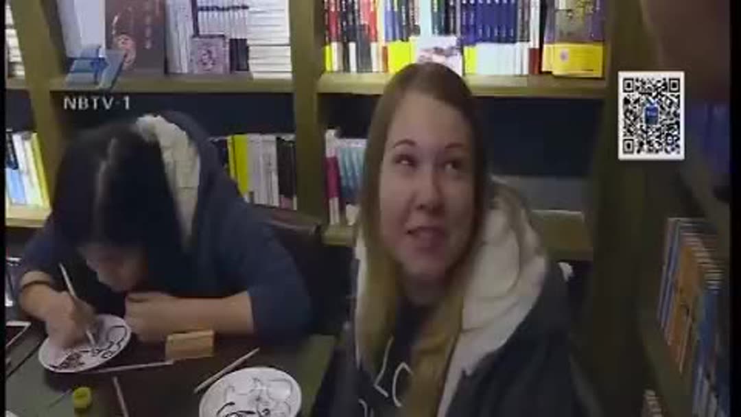 [看看看]外国友人学习宁波非遗手艺泥金彩漆 感受传统文化