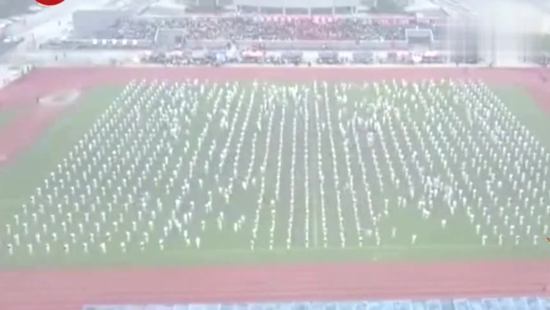 相当壮观!高校运动会千人团体操表演