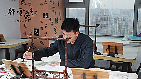 书法中横与竖的写法,要注意字形的等距,书写时也要注意整齐感!