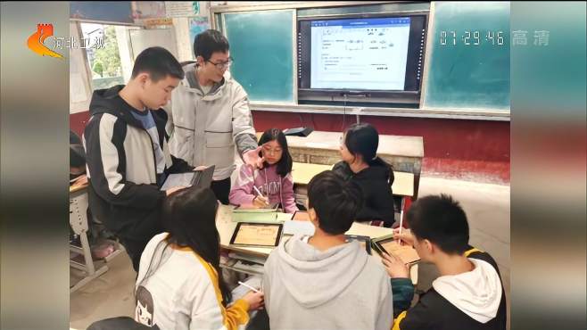 网络教学没设备,物理老师花光12万积蓄,给学生买37台平板电脑