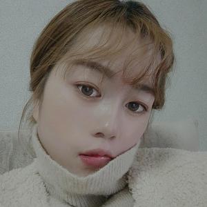 小花爱画画哟 