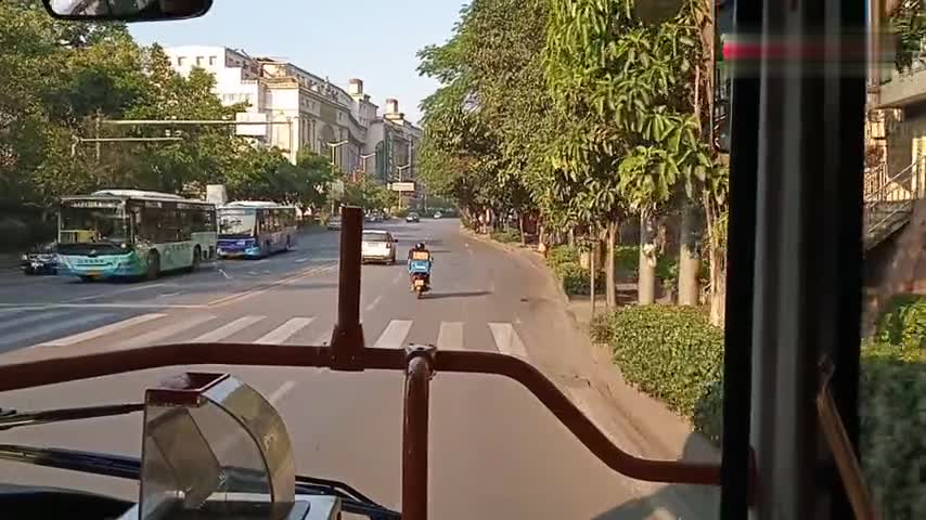 坐一次攀枝花的公交车,欣赏欣赏这座阳光花城