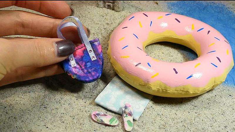 手工制作:女子DIY迷你海滩一系列用品