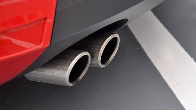 为啥日系车排气管常滴水,德系车却不会?听听老司机怎么说!