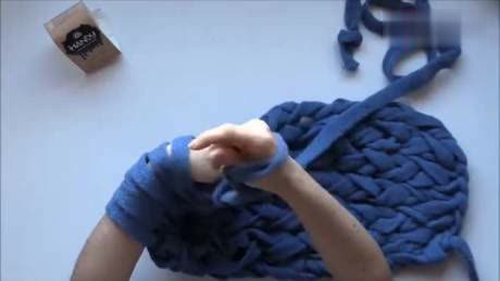 双手织围巾不用针,只用两只手就能织出漂亮的围巾