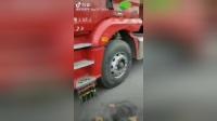 益帝离合器430马力装车后试车,司机很开心啊