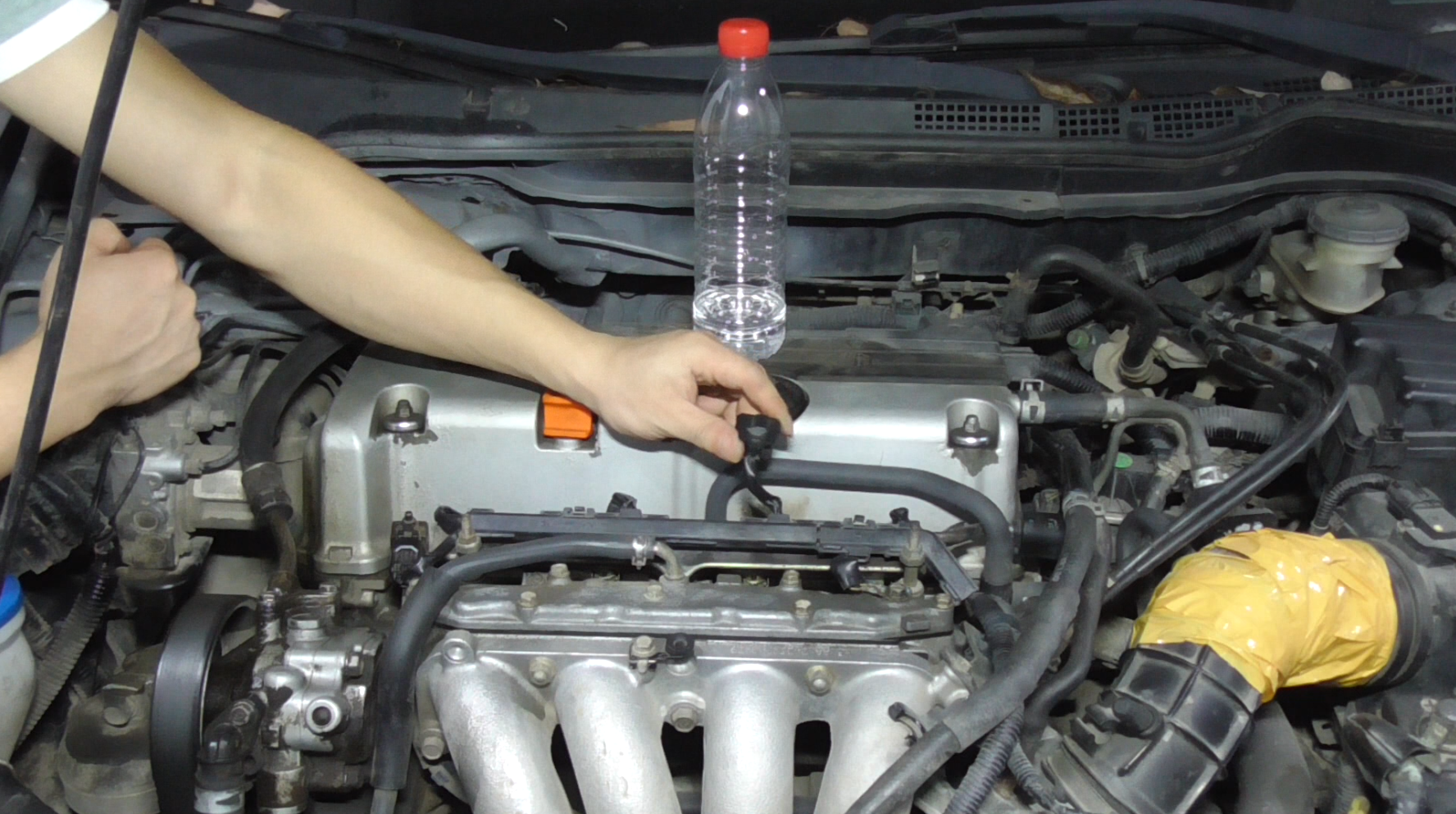 汽车发动机抖动厉害,可能是这些原因引起的,自己也可以检查一下