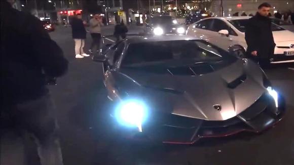 新款兰博基尼毒药,启动的一刹那,感觉到了血液的沸腾!