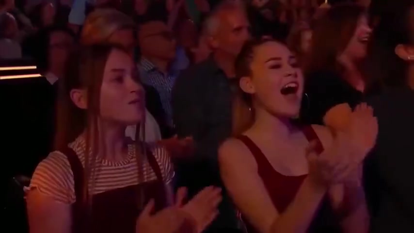 这个舞台效果也太赞了吧!现场冲击力绝了!