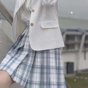 戏精少女茶茶 