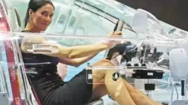 世界第一辆透明车,比劳斯莱斯还贵,女司机不敢买,毫无隐私